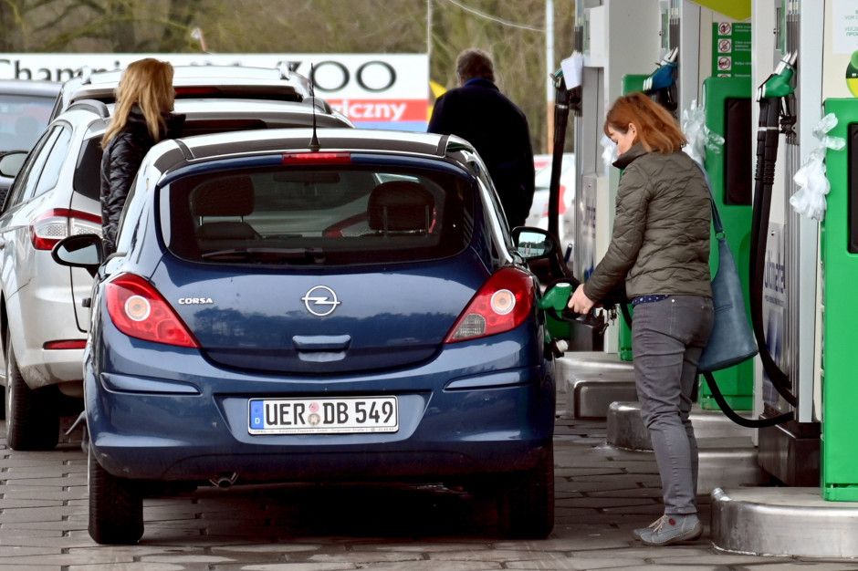 Benzyna tańsza o 70 gr za litr? Analitycy: To możliwe