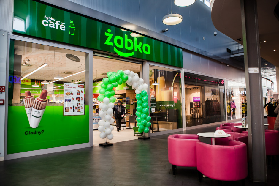 Żabka chce otwierać kolejne sklepy w galeriach. Stawia jeden warunek