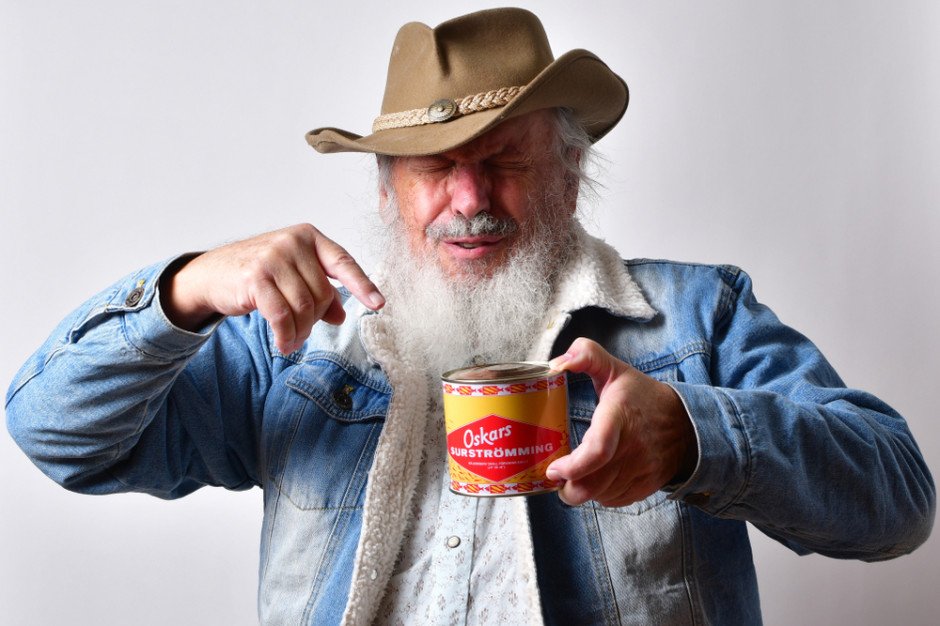 Najbardziej śmierdzący przysmak świata. Co to jest surströmming?