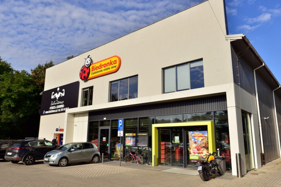 Pracownicy Biedronki z podwyżkami. Ile zarobi sprzedawca i magazynier?