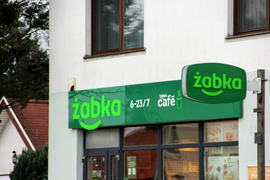 Żabka zachęca do zakupów graczy komputerowych. Co im oferuje?