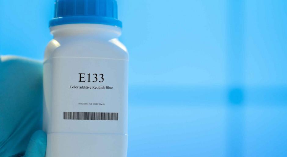 E133, czyli błękit brylantowy. Czy jest się czego bać?