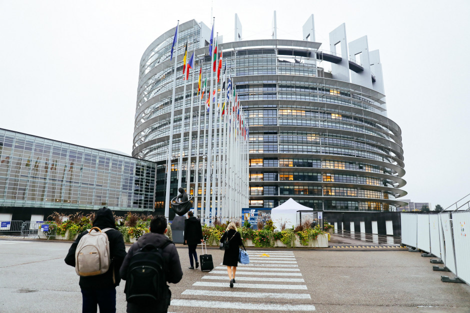 PE zdecydował o bezcłowym handlu z Ukrainą. "Hamulec awaryjny" także dla zbóż i miodu