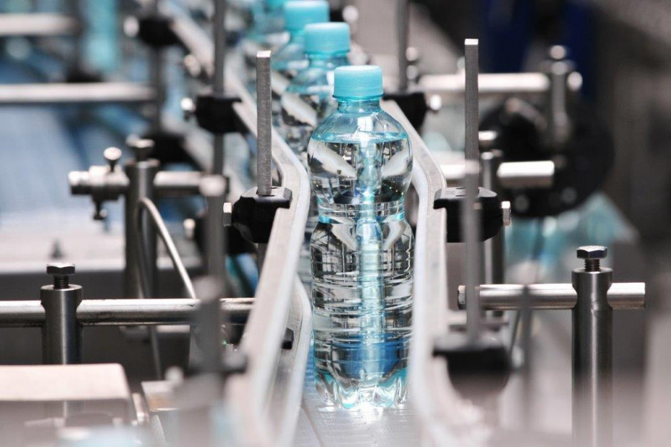 Czy system kaucyjny zachęci firmy do mniejszego zużycia plastiku?