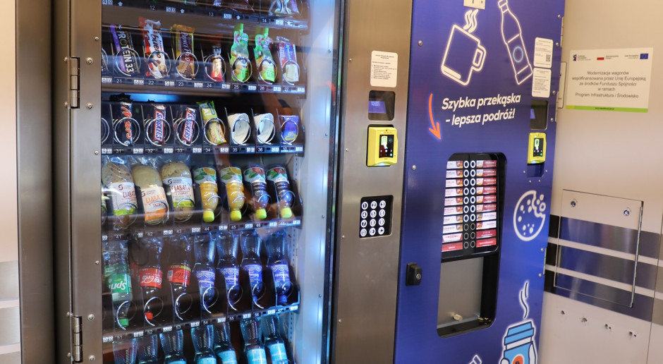 Automaty vendingowe juz w pociągach. PKP Intercity oddało pierwszy taki ...