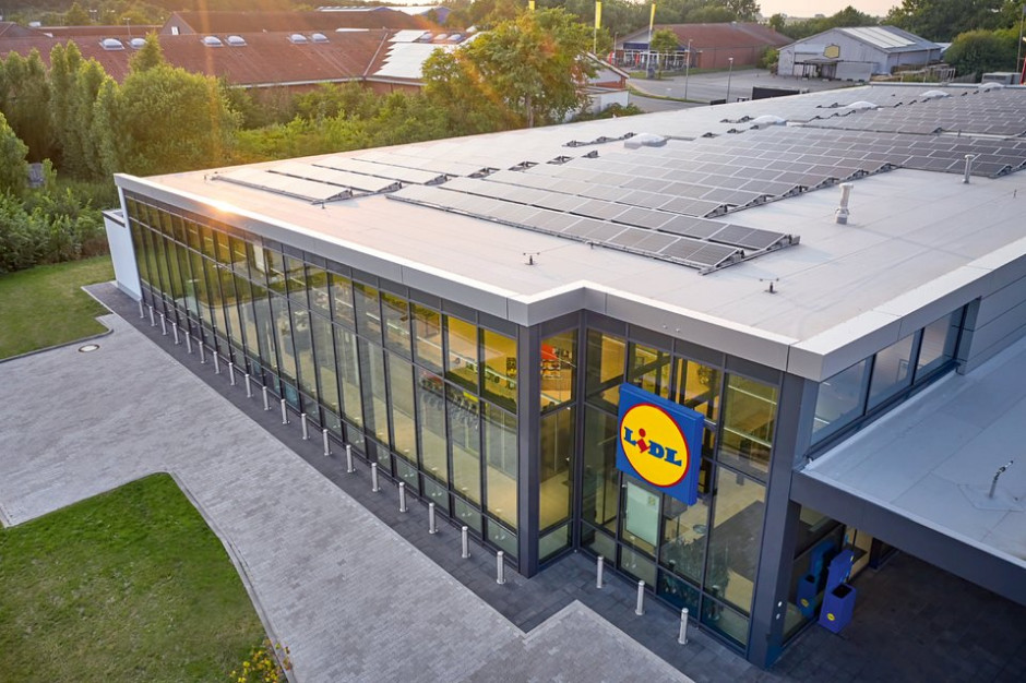 Lidl posunął się za daleko? Wprowadził na półki napoje łudząco podobne ...