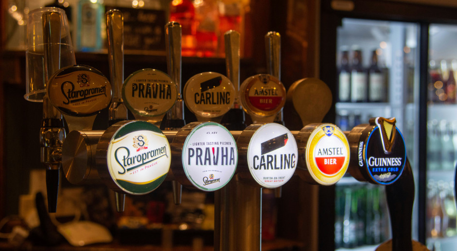 "Duże zaskoczenie". Gigant może pozbyć się kultowej marki piwa